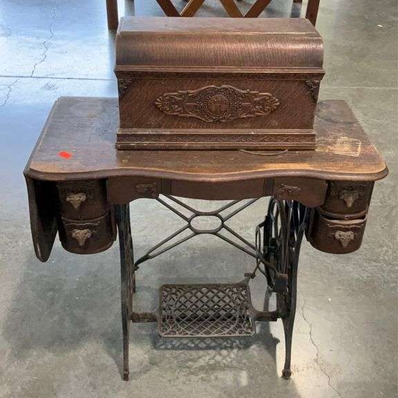 Antique Minnesota Model A sewing machine nice detail - Hash Auctions