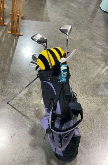 IZZO golf bag with right handed clubs. TaylorMade drivers,and Arnold ...