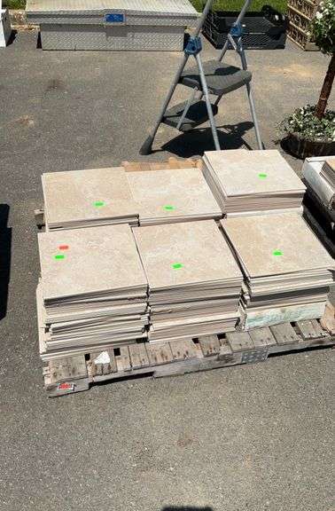 Pallet lot of tiles - Hash Auctions