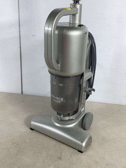 Euro-Pro X 900W Vacuum (works) - Hash Auctions