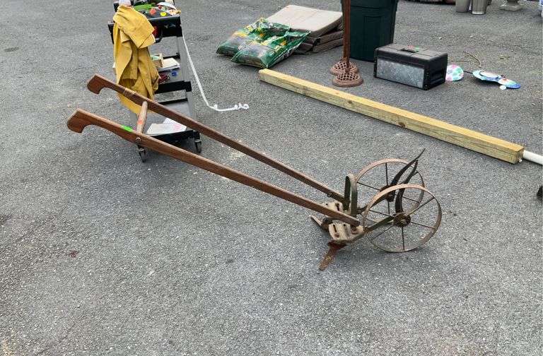 Early wood Planet Jr manual garden seeder - Hash Auctions