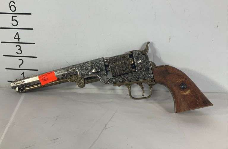 Unmarked revolver prop gun - Hash Auctions
