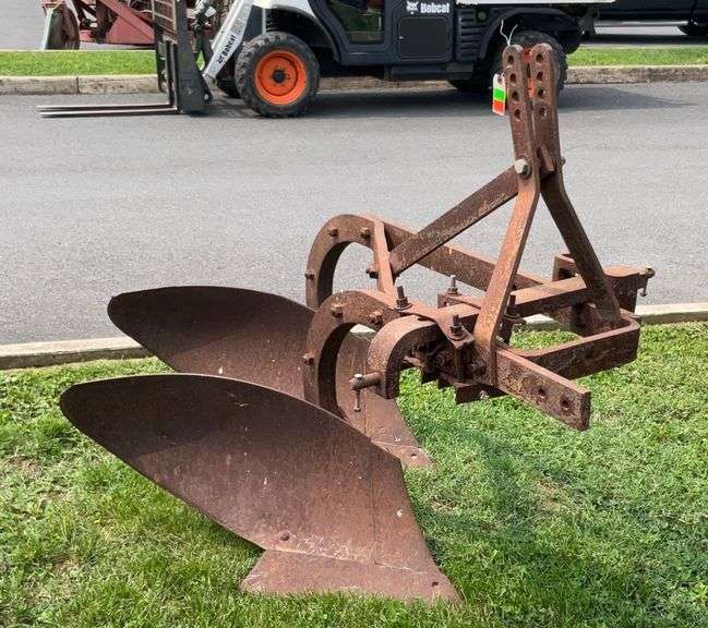 Oliver Plow 2-Bottom 3-point Hitch type, - Hash Auctions