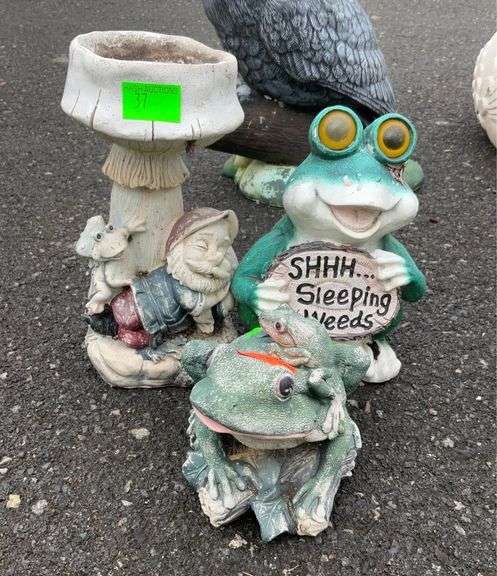 Resin Frog/gnome garden decor - Hash Auctions
