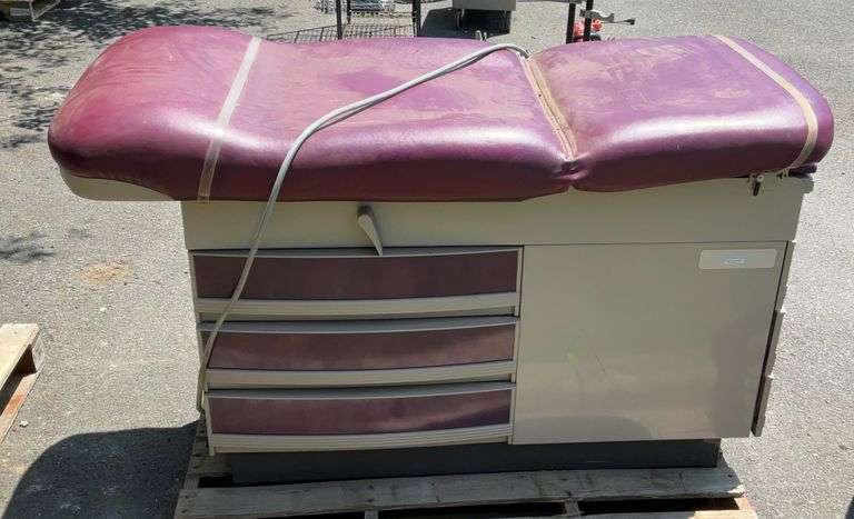 Midmark Ritter exam table, non tested by Hash - Hash Auctions