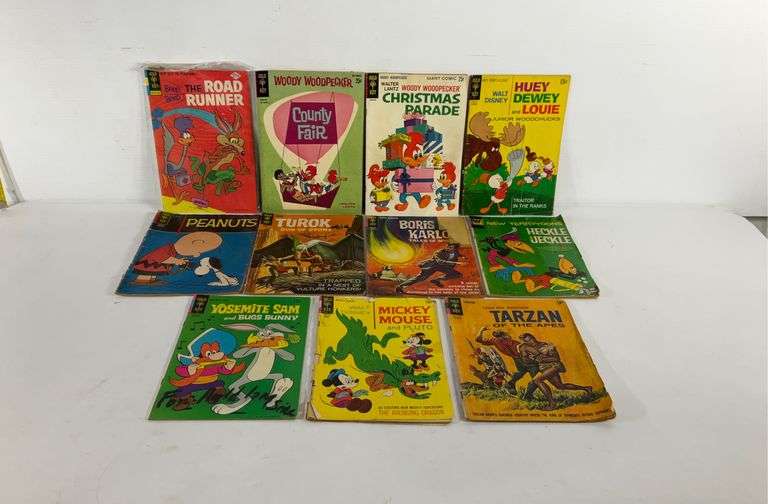 Group of comic books, mostly Gold Key comics, Warner Brothers, Disney ...
