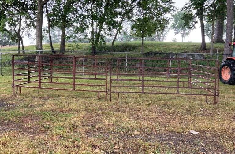 Corral Panel Set up Six 12 foot panels - Hash Auctions