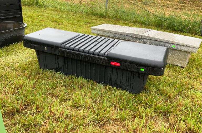 Rubbermaid Truck Bed Tool Box, full top lid Note Locked and No Keys ...