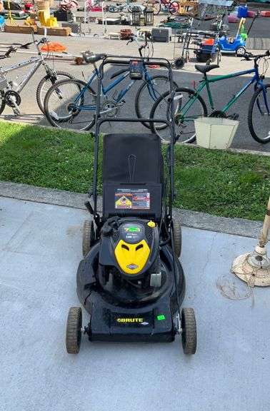 Briggs and Stratton Brute 700 series ready start mower with bag. Works ...