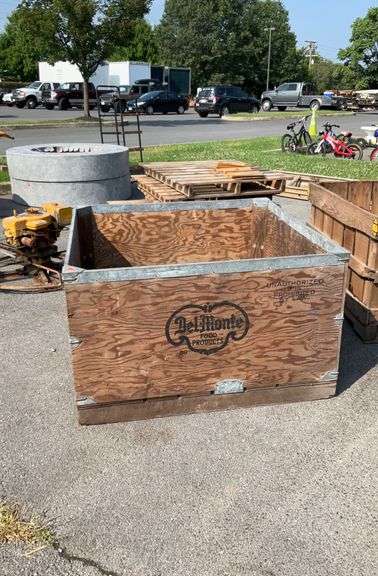 Del Monte Wood fruit Bin Crate, pallet Jack fork lift moving style ...