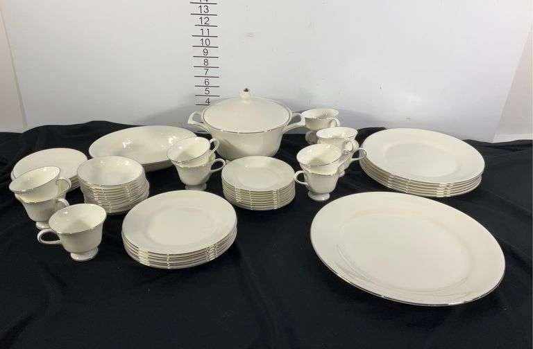Wedgwood Bone China, Silver Ermine pattern, 50 pieces - Hash Auctions