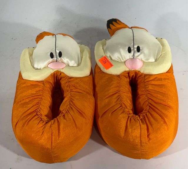 Garfield slippers, no size marked - Hash Auctions