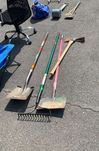 Tools, pick Maddox, shovel, rake, scraper - Hash Auctions