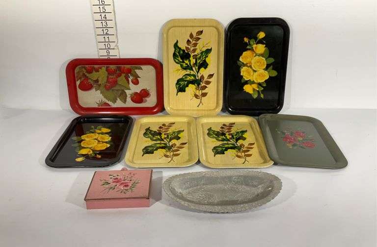 Tin trays, metal trinket box and round tray - Hash Auctions