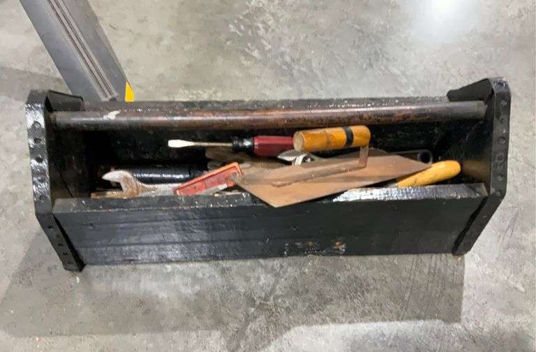 Workman’s tool box with contents - Hash Auctions