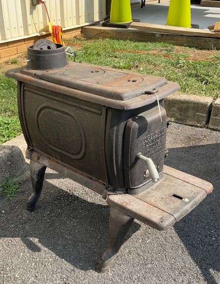 Cast iron Vogelzang BX26E Boxwood stove - Hash Auctions