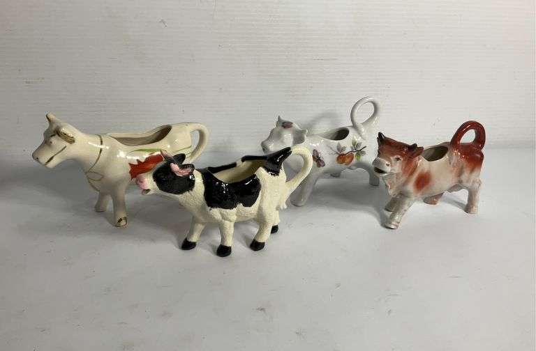 4 ceramic cow creamers, one has been repaired - Hash Auctions