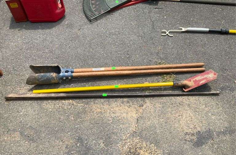 Post hole digger,trench shovel, digging iron - Hash Auctions