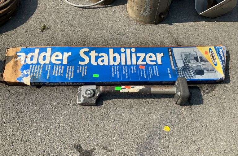 Ladder stabilizer and carpet kicker - Hash Auctions