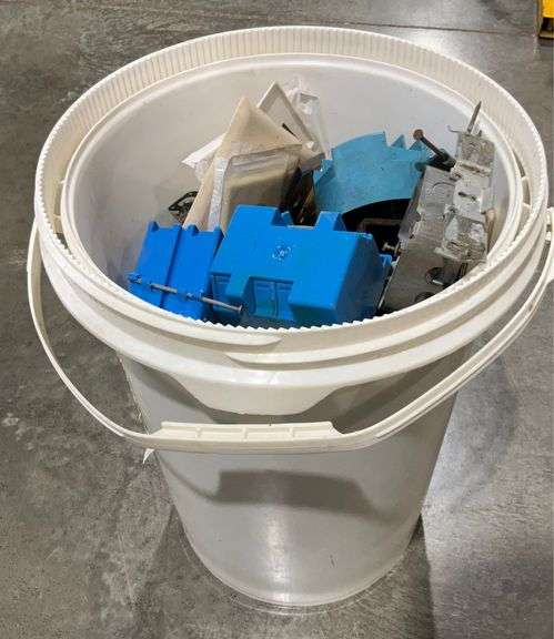 Bucket of electrical hardware - Hash Auctions