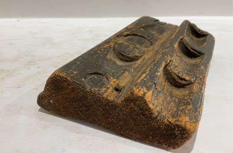 Historic piece of wood, not authenticated - Hash Auctions