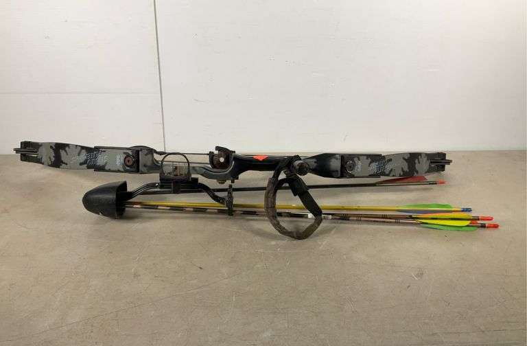 Strato Flite express game sport bow and four arrows. - Hash Auctions