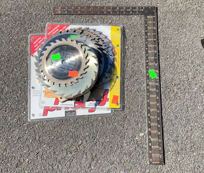 Various saw blades and square ruler - Hash Auctions