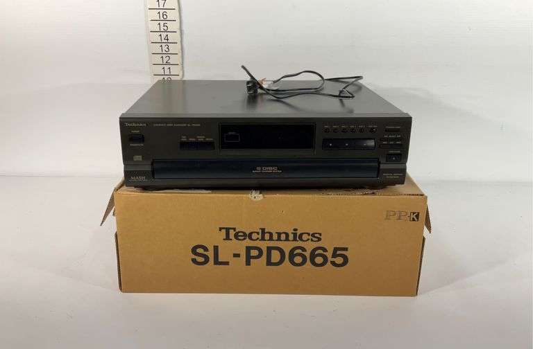 Technics compact disc Changer SL-PD665 with box, powers up - Hash Auctions