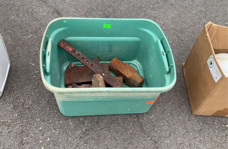 Axe and sledge hammer heads no handles - Hash Auctions