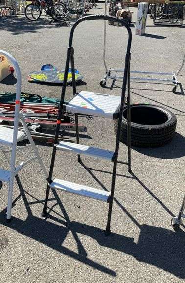 Cosco 3-step Collapsible Step Stool (sc: L,4) - Hash Auctions