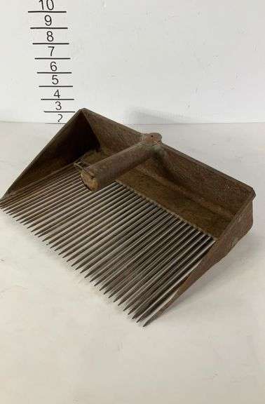 Vintage blueberry rake picker - Hash Auctions