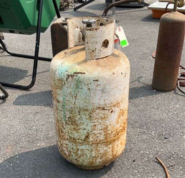 Propane tank, 24” tall nearly full of gas, - Hash Auctions