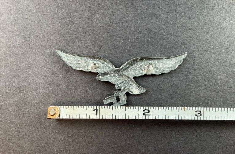 WW 2 luftwaffe Eagle Pin/Badge - Hash Auctions
