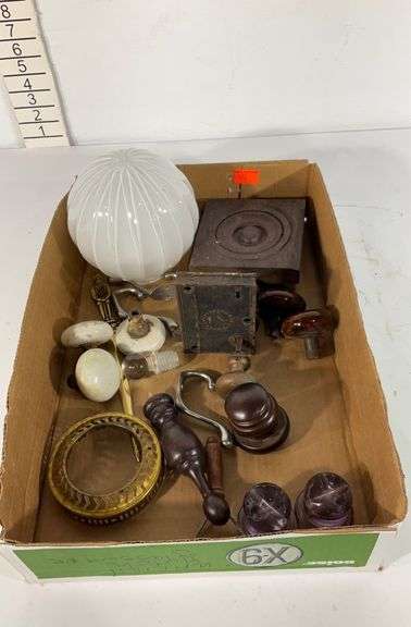 Hardware, includes lamp parts, door knobs, hooks, and more - Hash Auctions