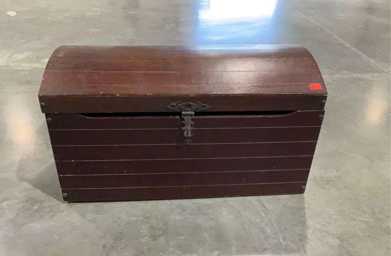 Wood storage chest, 32x16x18 - Hash Auctions
