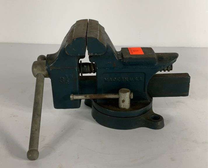 Swivel base shop vise by Sears - Hash Auctions