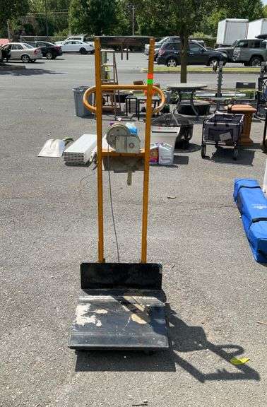 Lift right dolly hand crank floor lift, 500lb capacity - Hash Auctions