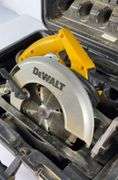 DeWalt DW362 - 7 1/4 circular saw in case. Powers up - Hash Auctions