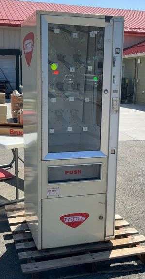 Tom’s vending machine H-12 model 4011 by polyvend, has key and does ...