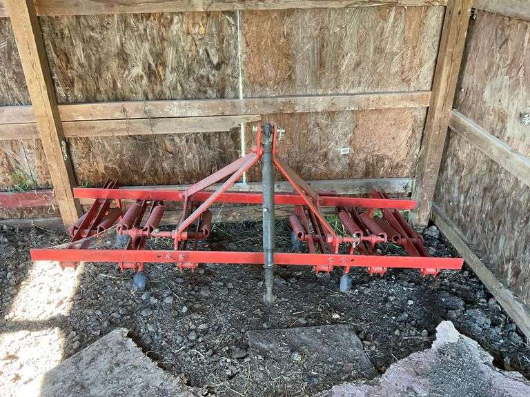 3 point 6 foot Cultivator, six spring trip cultivators, top link is ...