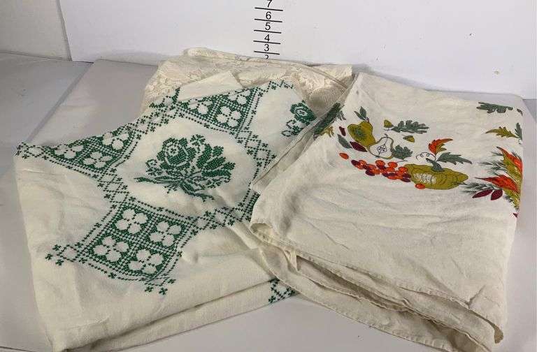 2 large 100% cotton table cloths. One large JC penny lace. Fall cloth ...