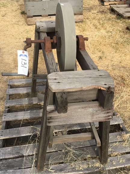 ANTIQUE HAND GRINDER - Heaverlo Northwest Auctions