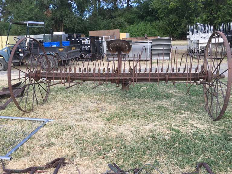 ANTIQUE BUCK RAKE - Heaverlo Northwest Auctions