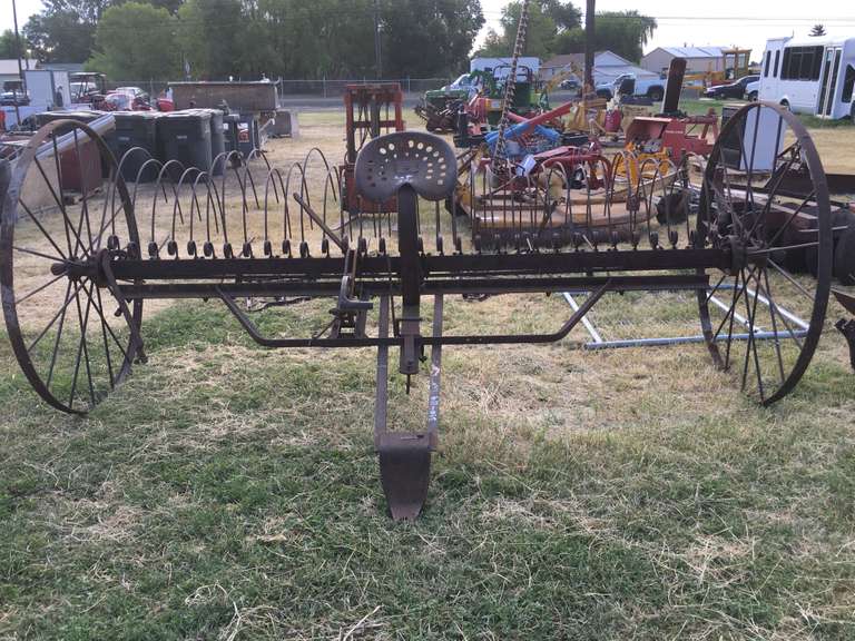 ANTIQUE BUCK RAKE - Heaverlo Northwest Auctions