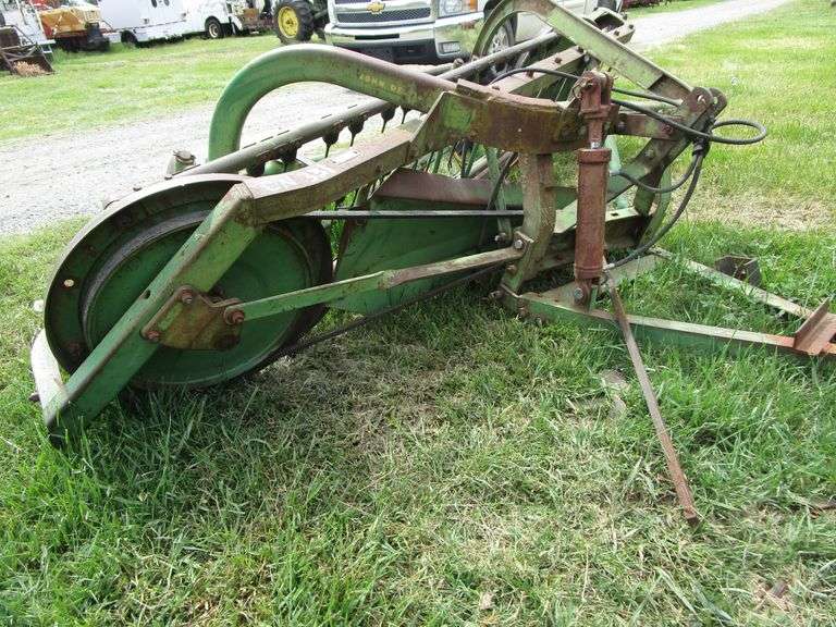 JD 3PT OR PULL TYPE 650 PTO HAY RAKE - Heaverlo Northwest Auctions