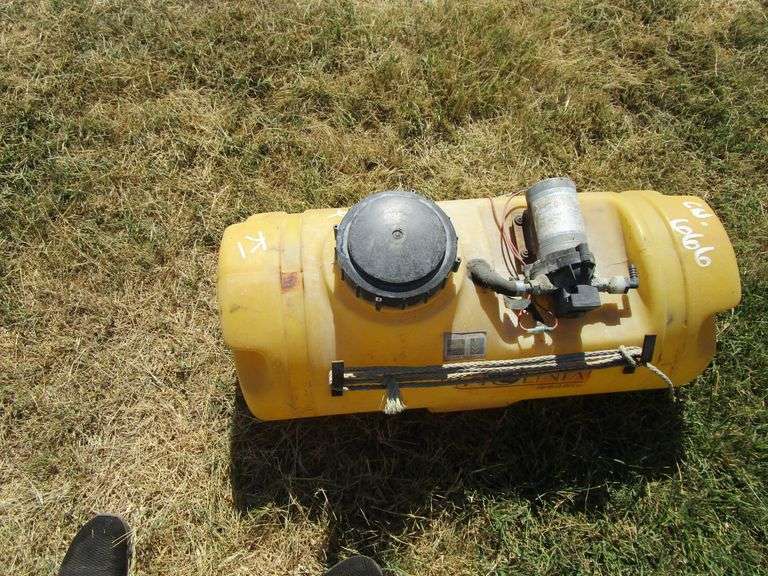 ATV YELLOW SPRAYER - Heaverlo Northwest Auctions