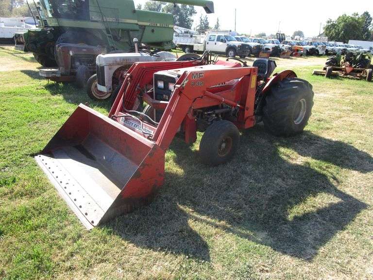 MF 245 TRACTOR W/ 232 QUICK ATTACH LOADER - Heaverlo Northwest Auctions