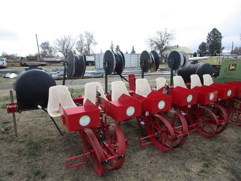 3PT 4-ROW MECHANICAL TRANSPLANTER W/DRIP - Heaverlo Northwest Auctions