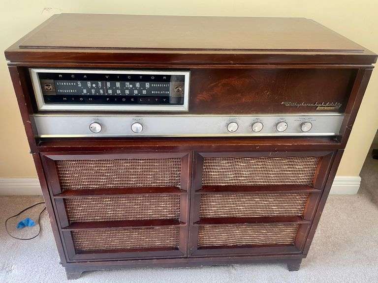 Vintage RCA Victor Console Stereo - Halfhill Auction Group
