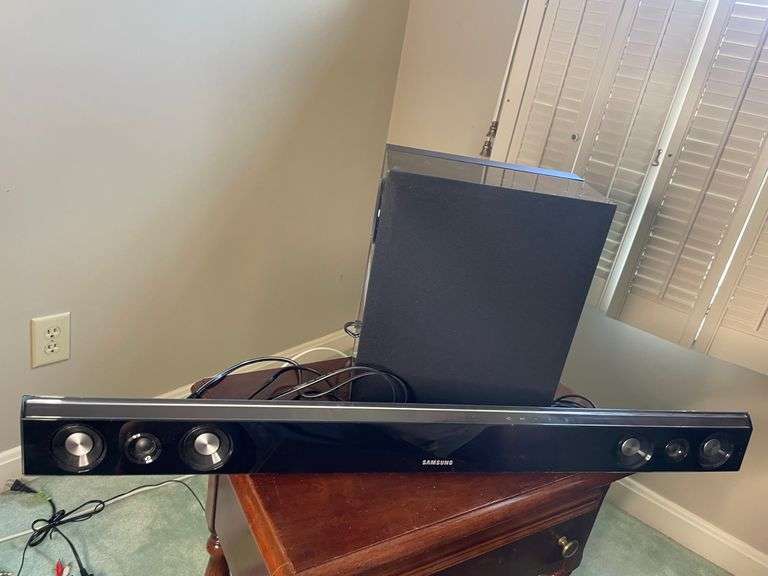 Samsung Sound Bar Speaker System - Halfhill Auction Group